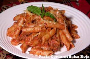Pasta Corta en Salsa Roja - Receta Fácil